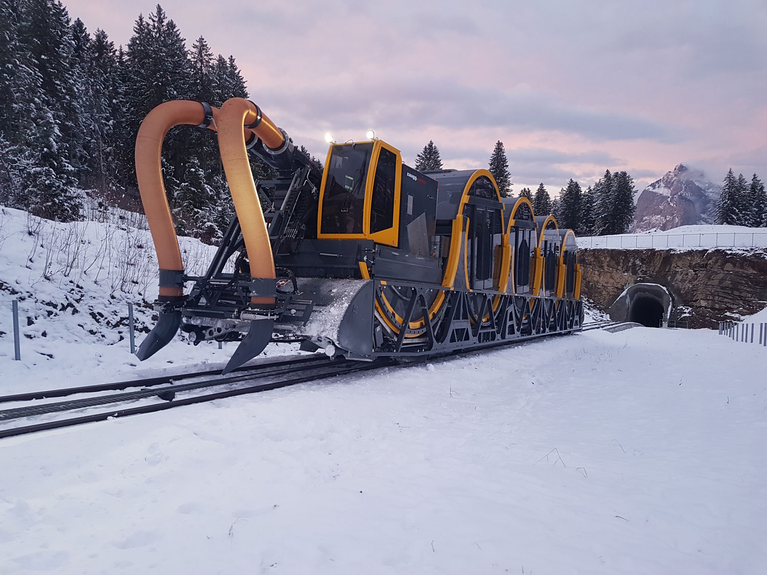 Frei von Schnee - Seilbahnen International