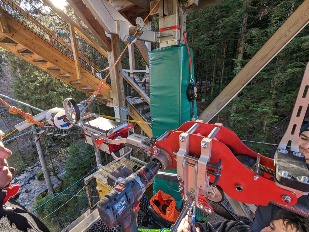 Immoos: Prüfung von Flying Fox Seilen mit dem Seilfahrgerät SS20 ...