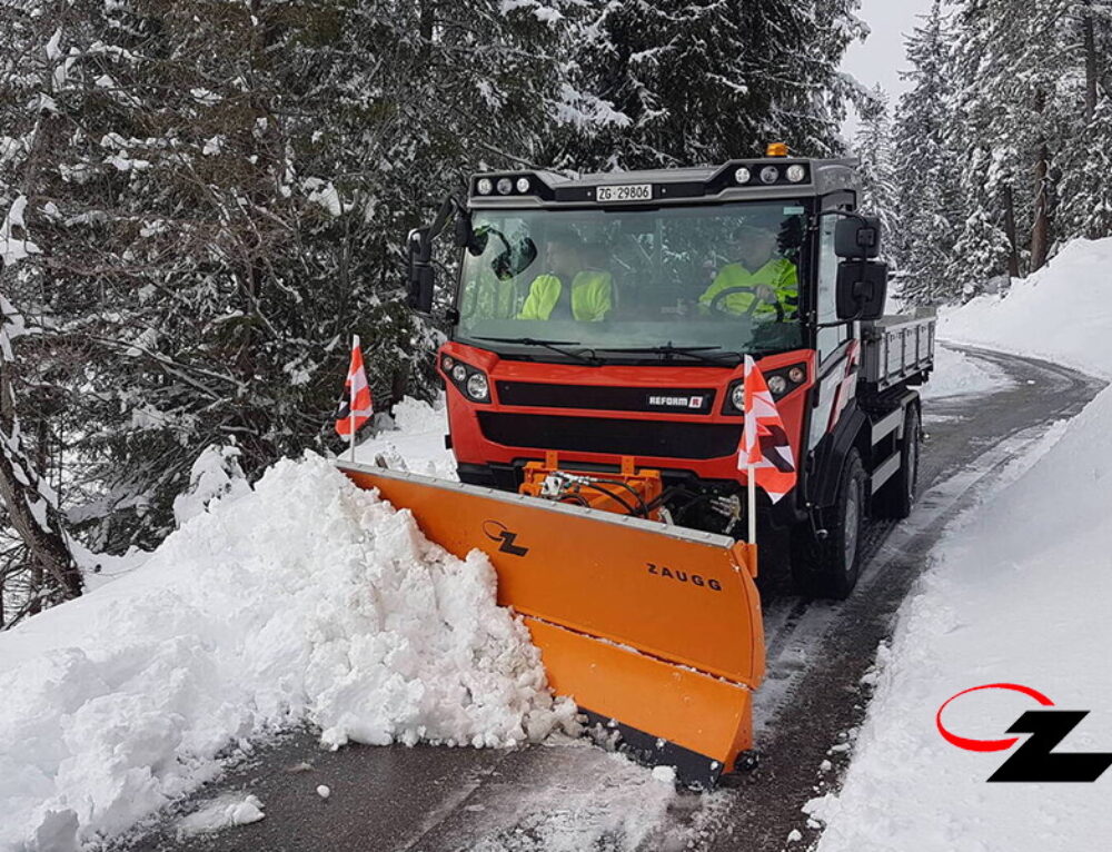 Neue Pistenraupe von Xelom - Seilbahnen International